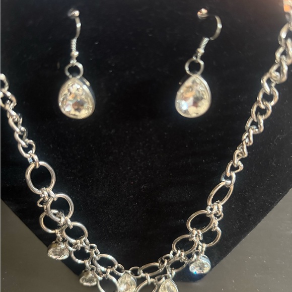 paparazzi | Jewelry | Paparazzi Silver Necklace Elegant Chainlink ...